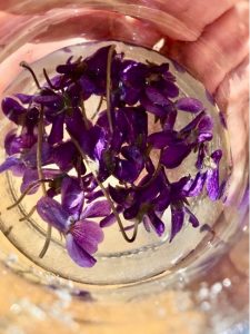 Ma recette du sirop de violettes - Nature & Autonomie
